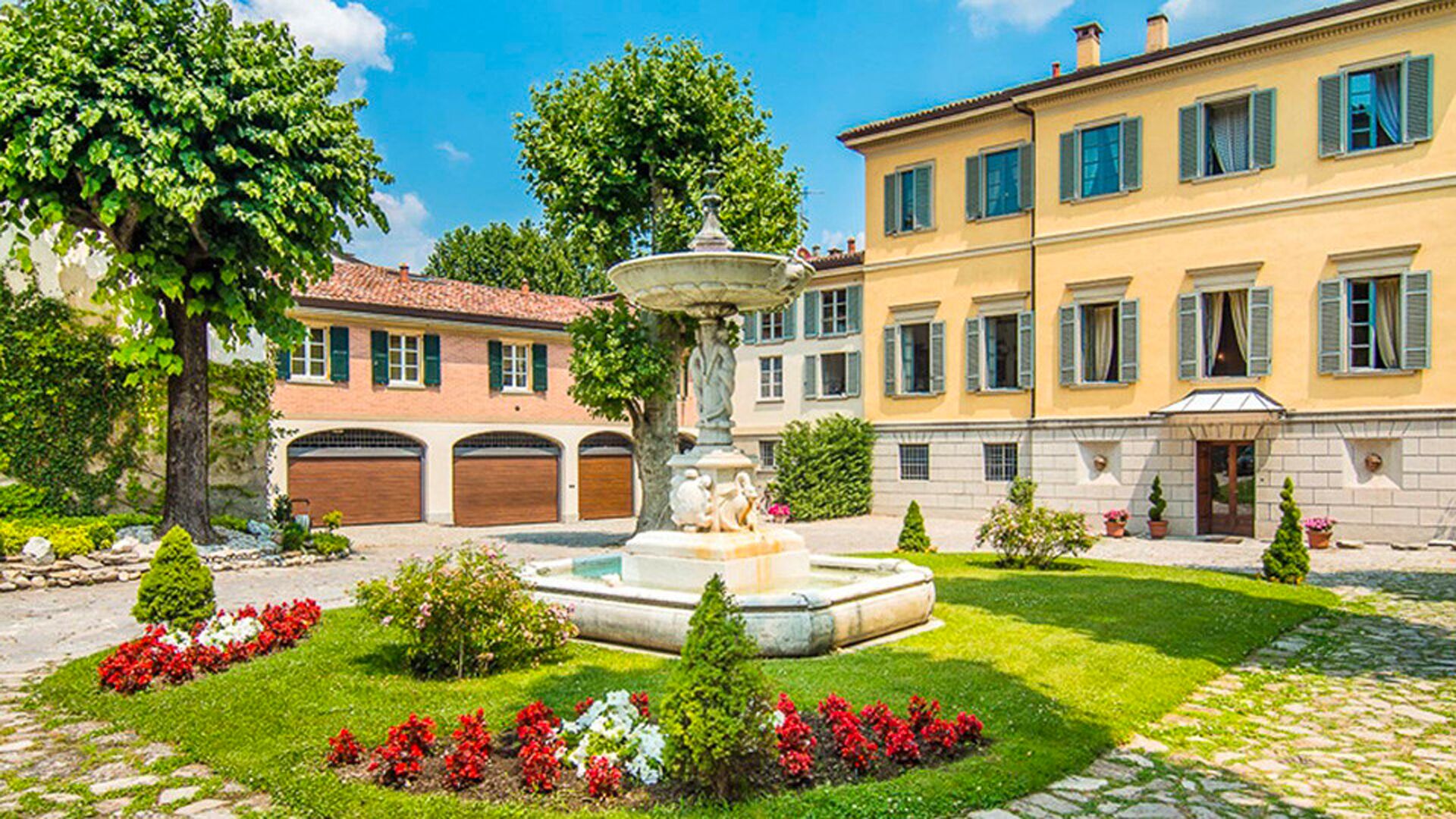 Inside George Clooney's Lake Como House