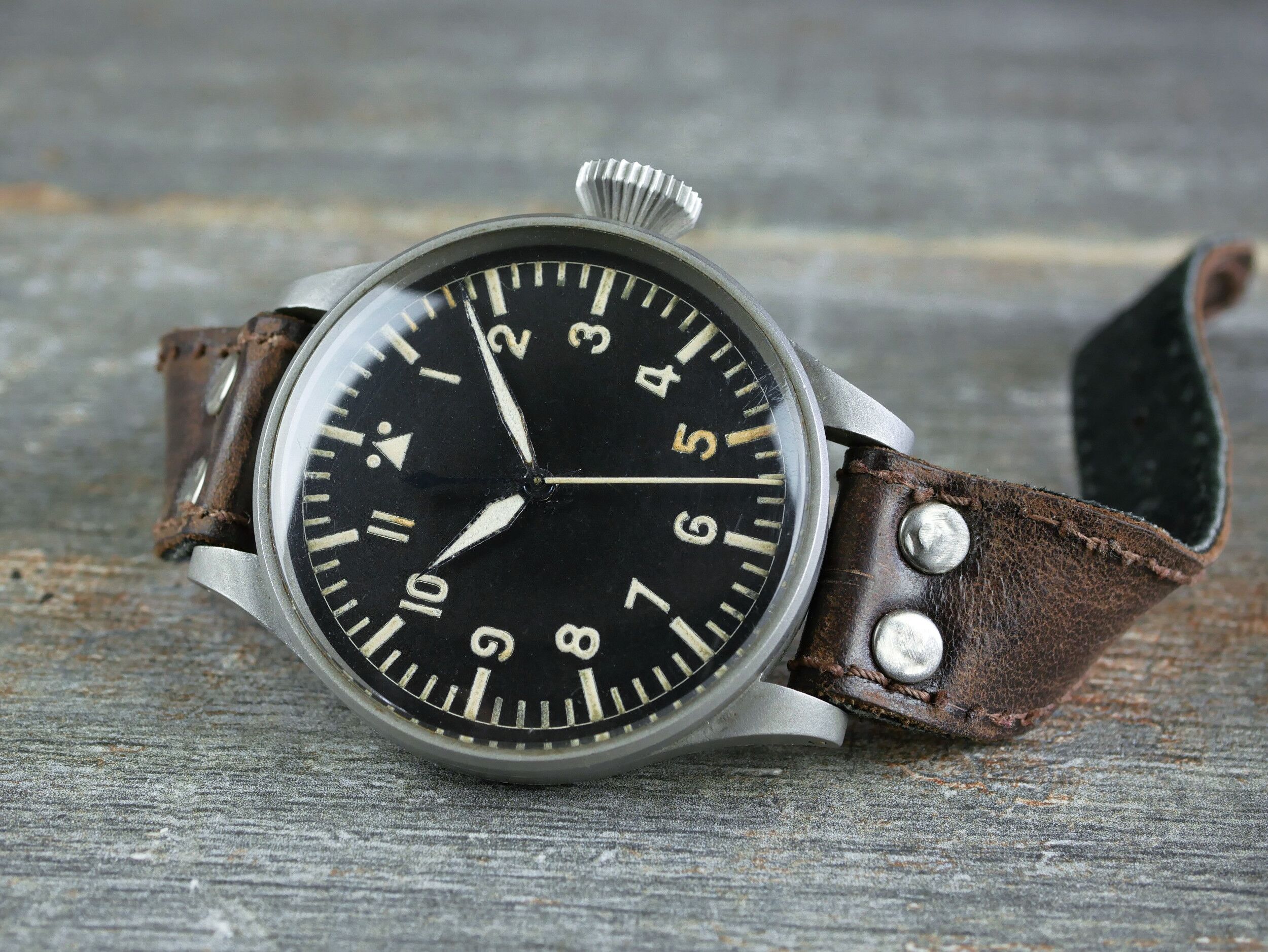 The Watches Worn by Pilots in World War II | Timeless Journal